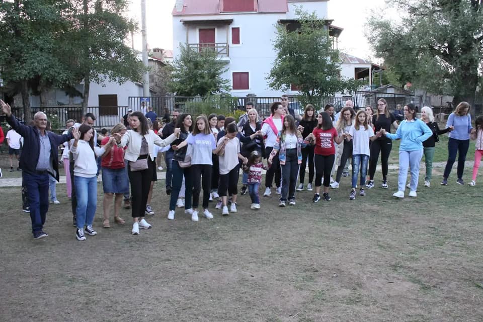 ΥΠΑΙΘΡΙΟ ΕΡΓΑΣΤΗΡΙ ΠΑΡΑΔΟΣΙΑΚΩΝ ΧΟΡΩΝ ΚΑΙ ΤΡΑΓΟΥΔΙΩΝ Σύνδεσμος ...