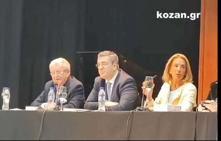 Ο Χρηστος Φωλιας ομιλητης στην παρουσιαση του βιβλιου του Μ.Κωττακη ...