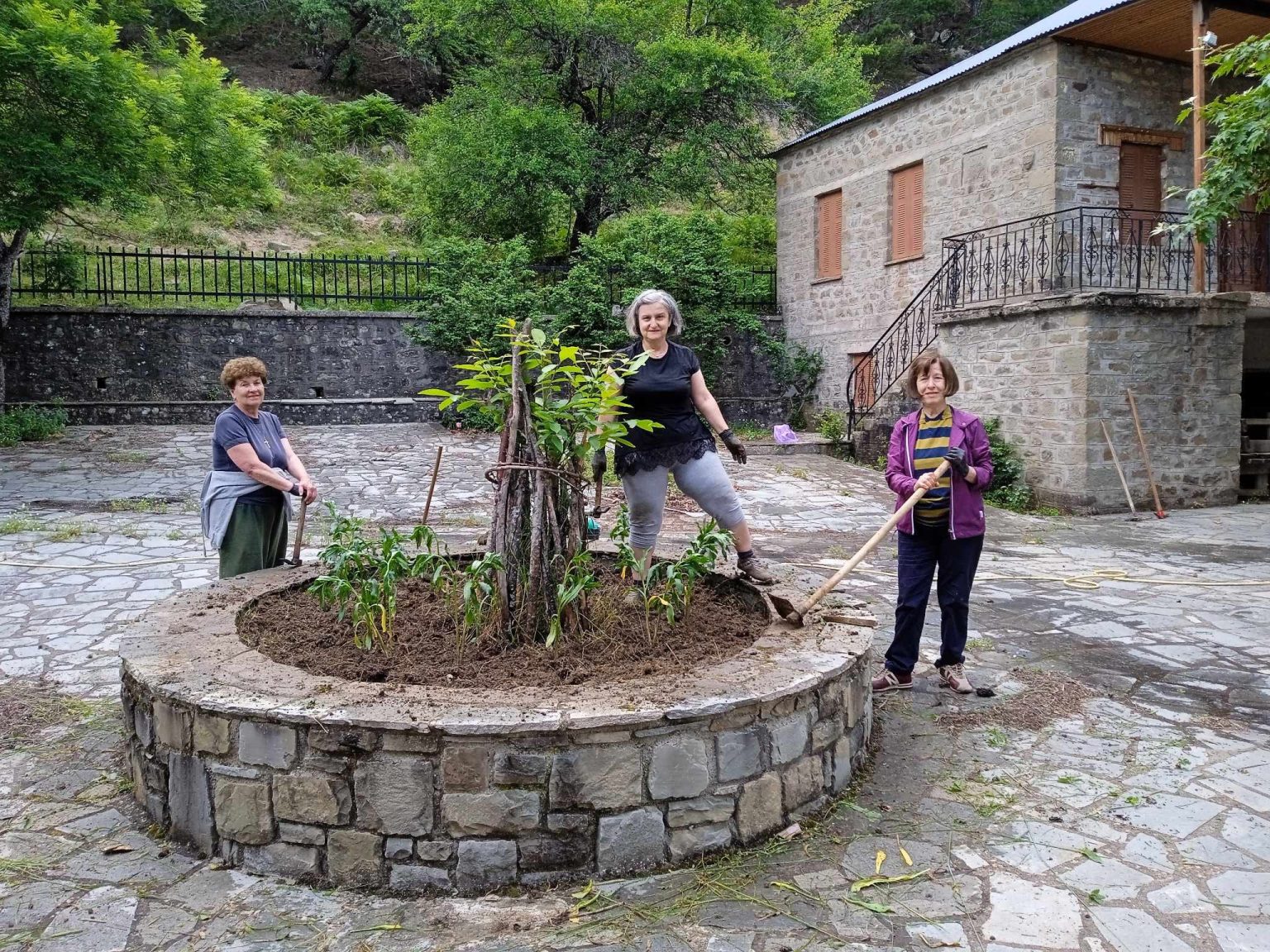 Καθαρισμος στο Μοναστηρι της Αγιας Παρασκευης. – Σαμαρίνα
